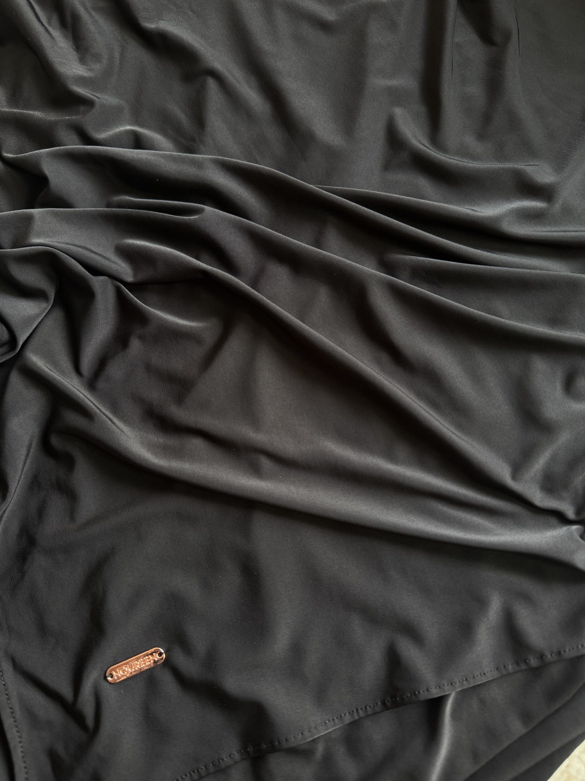Classy Liquid F25 - Black - Noureen